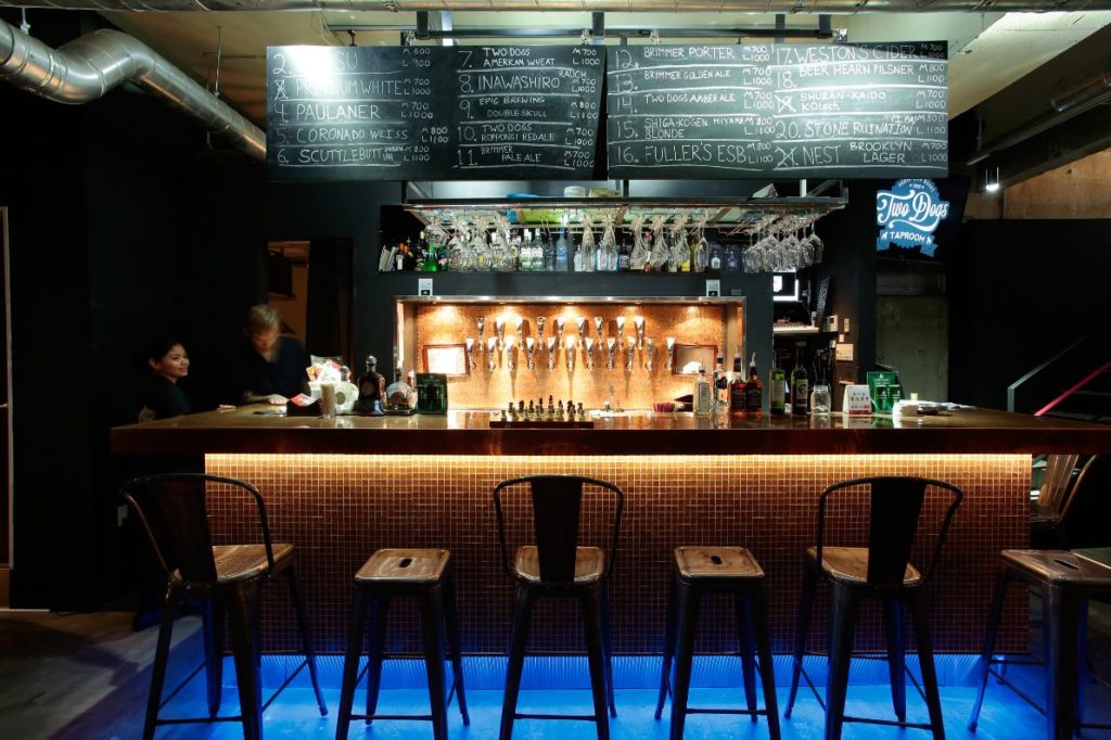 Two Dogs Taproom（トゥー・ドッグス・タップルーム） | Japan Sports Journey